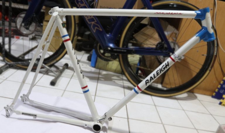 Custom Warna Sepeda Berkonsep Klasik - Tomi Air Brush