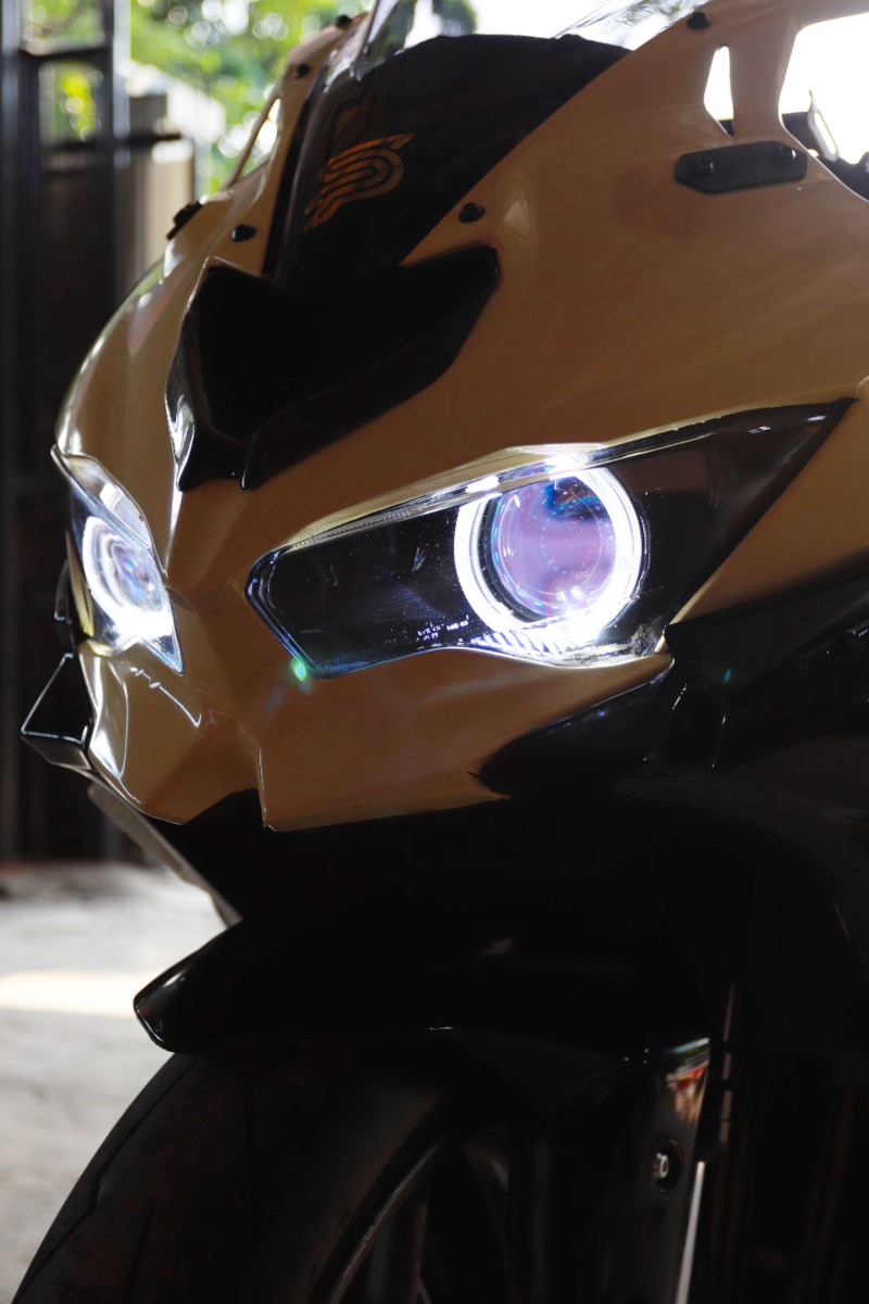 Custom Projector Kawasaki Ninja ZX-25R - Tomi Air Brush