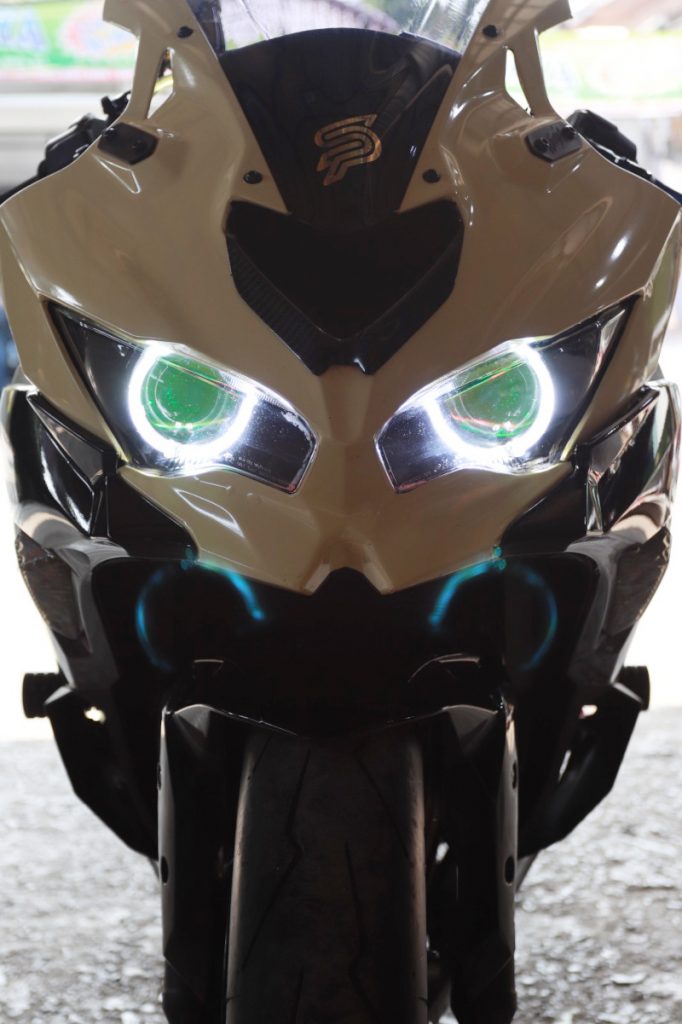 Custom Projector Kawasaki Ninja ZX-25R - Tomi Air Brush